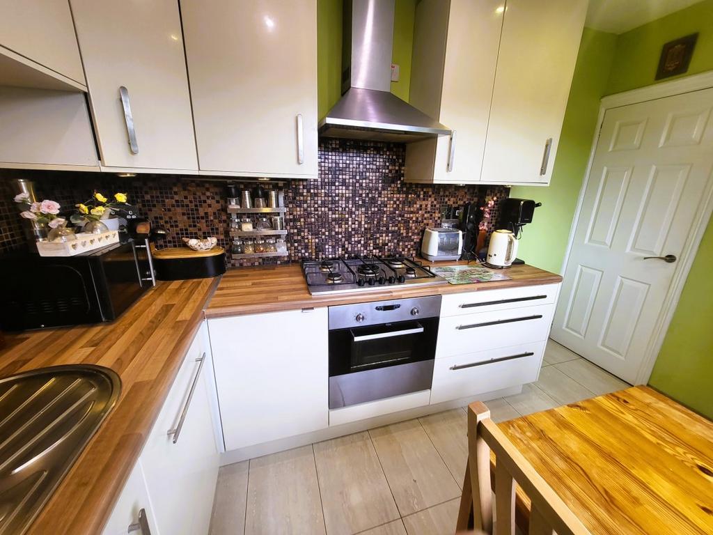 Greatdown Road, Hanwell 1 bed maisonette - £1,600 pcm (£369 pw)