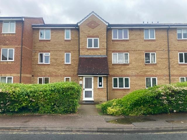 Redford Close, Feltham, TW13 2 bed flat to rent - £1,600 pcm (£369 pw)