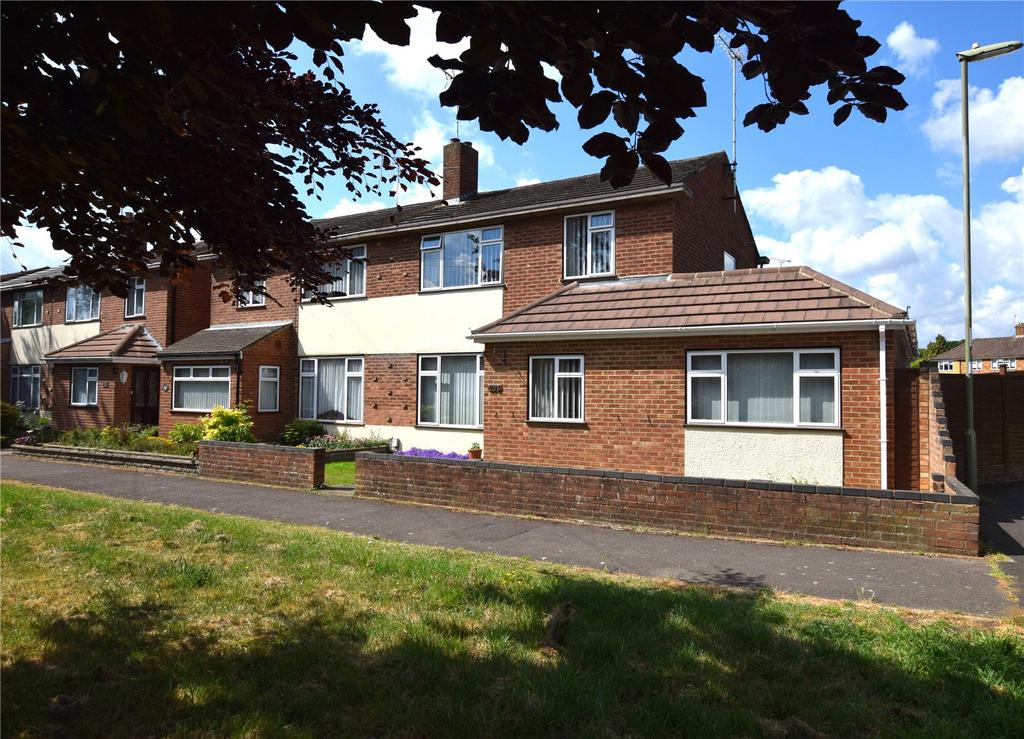 Cheyne Way, Hampshire GU14 3 bed semi-detached house - £425,000