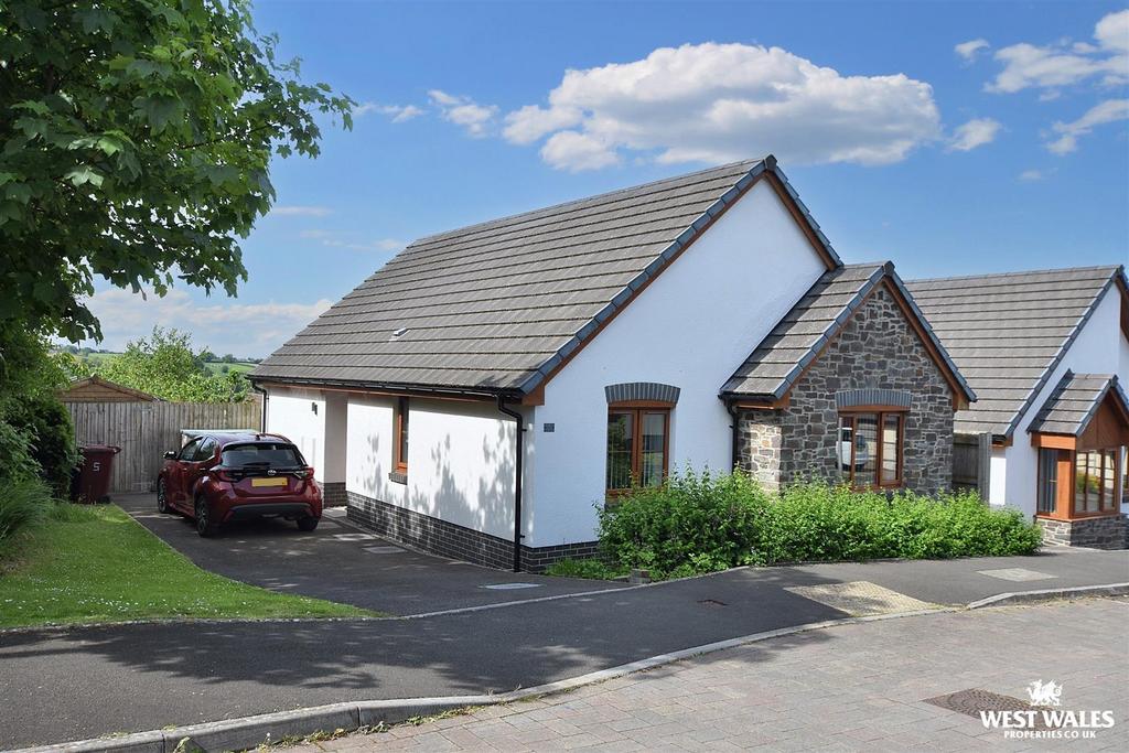 Newton Heights, Kilgetty 2 bed detached bungalow for sale - £275,000