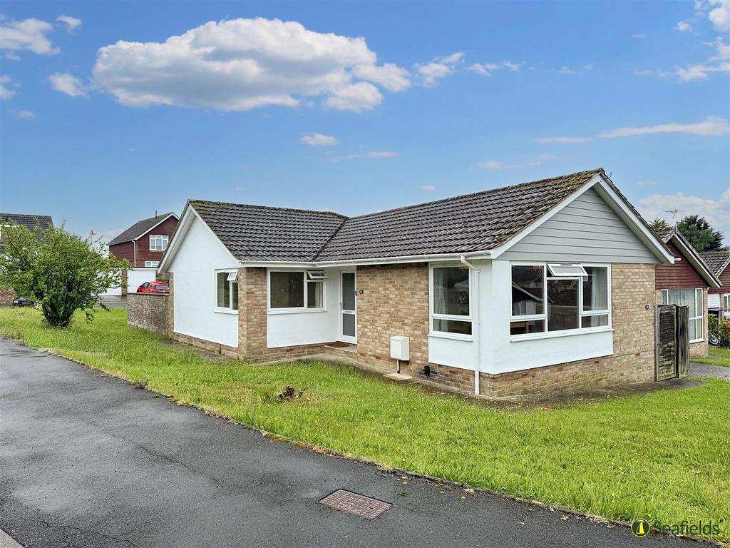 Binstead Lodge Road, Binstead, PO33 3SG 3 bed detached bungalow - £ ...
