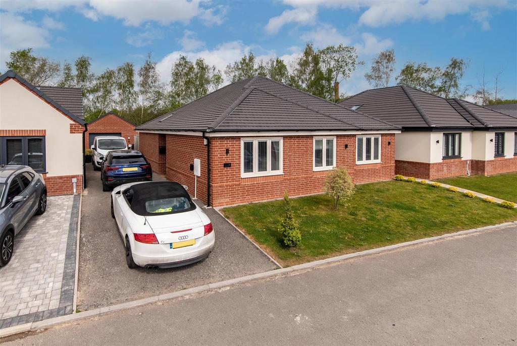 Willow Woods Close, Newbold Coleorton... 3 bed detached bungalow - £ ...