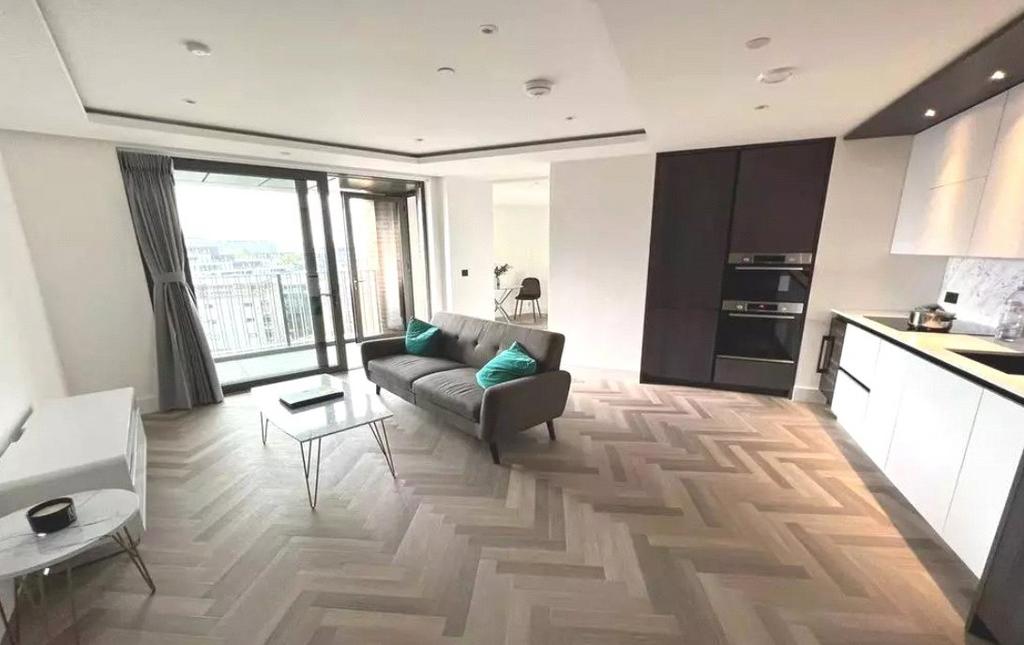 Davies House, 1 Brigade Mews, SE1 Studio - £2,499 pcm (£577 pw)
