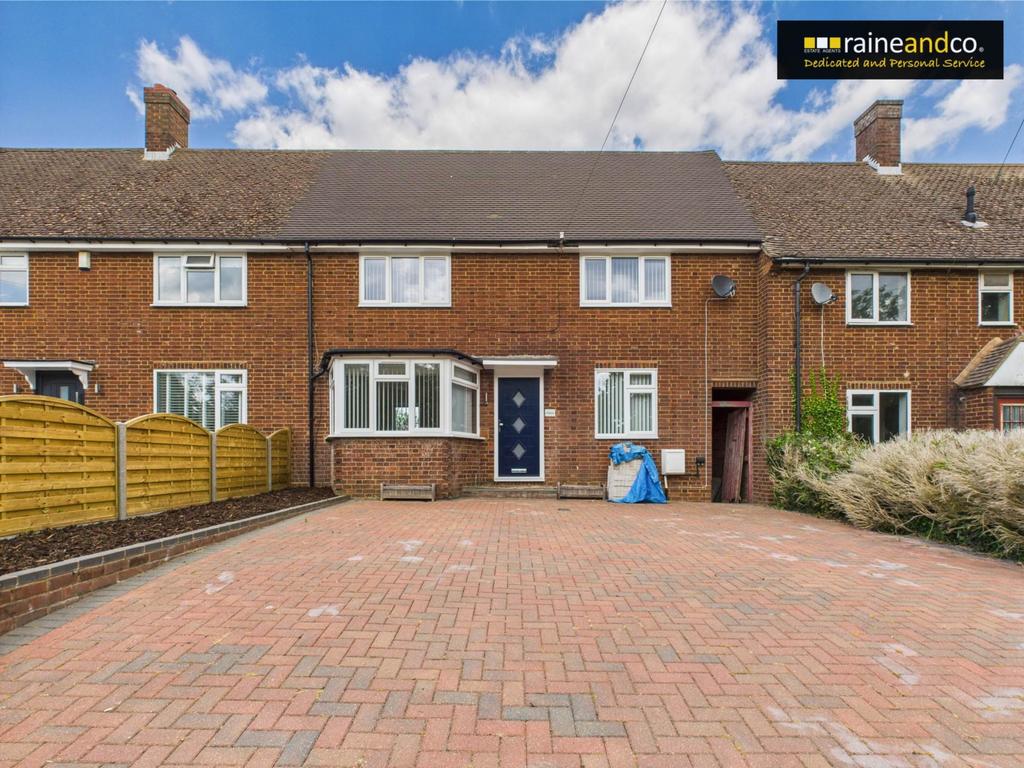 Dialmead, Potters Bar 3 bed house - £2,200 pcm (£508 pw)