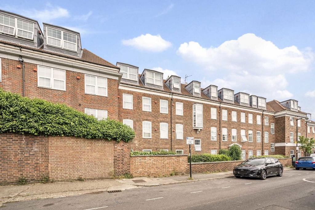 Glenhurst Road, Brentford TW8 2 bed flat - £1,798 pcm (£415 pw)