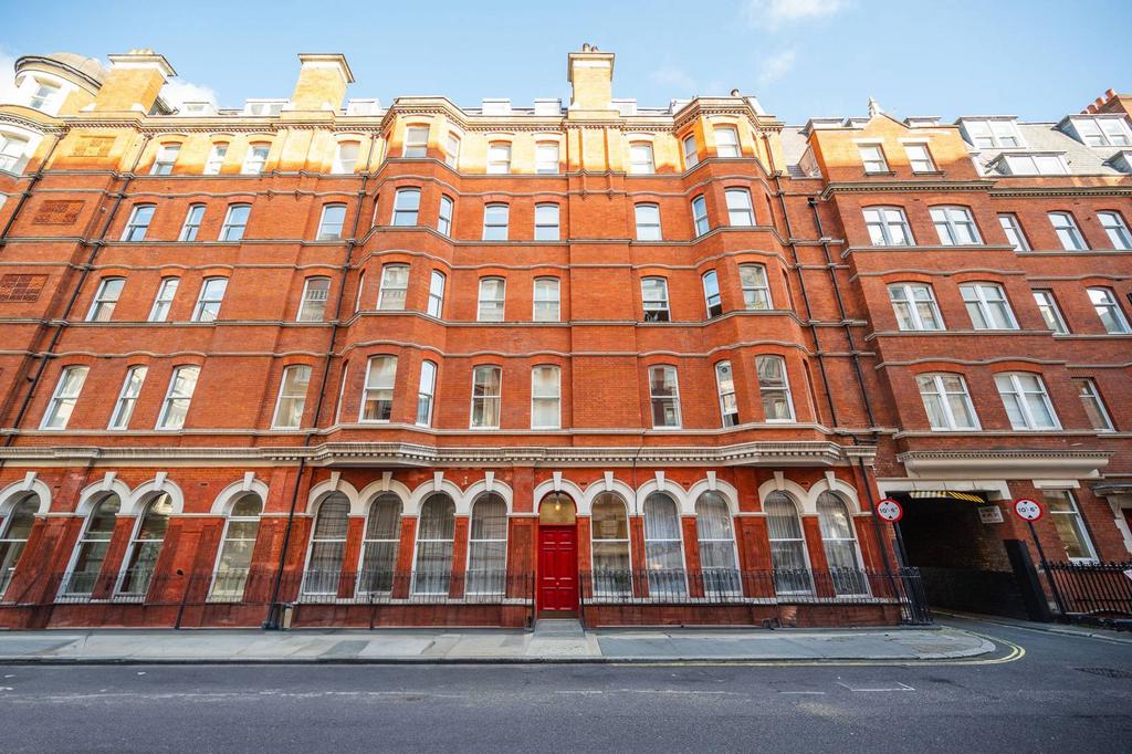 Berners Street, Fitzrovia, London, W1T 2 bed flat to rent - £4,225 pcm ...