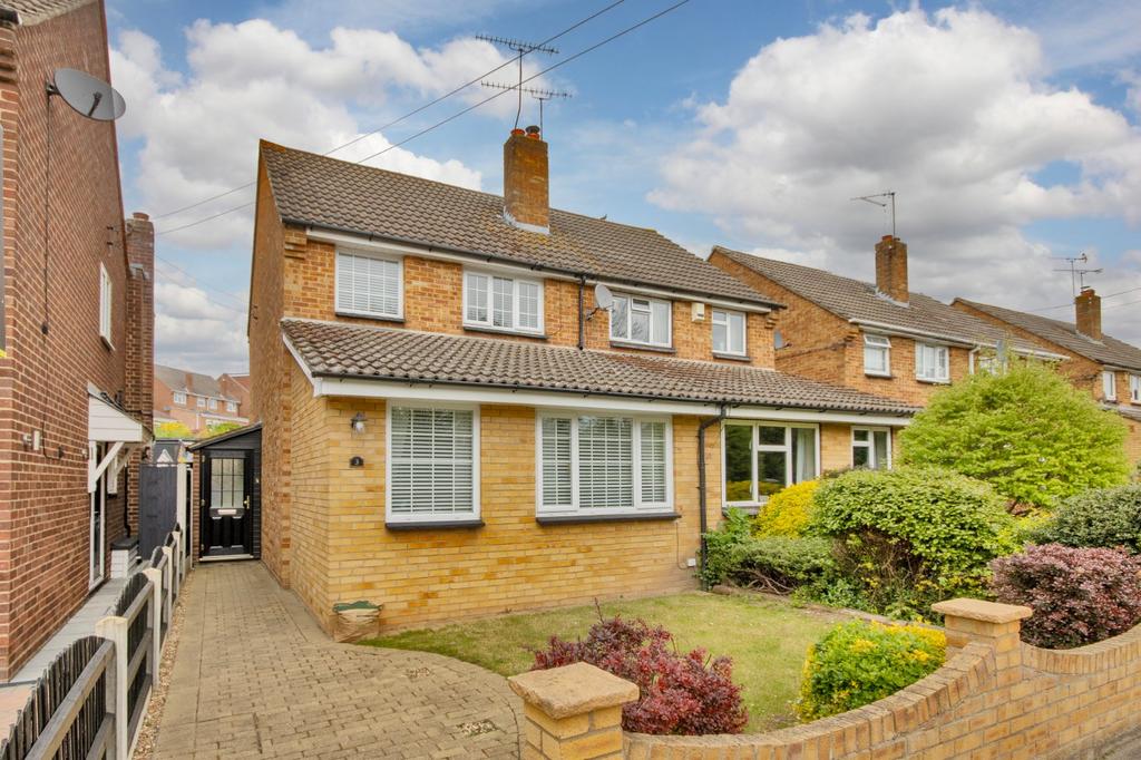 Laura Drive, Hextable, Kent, BR8 3 bed semi-detached house for sale - £ ...