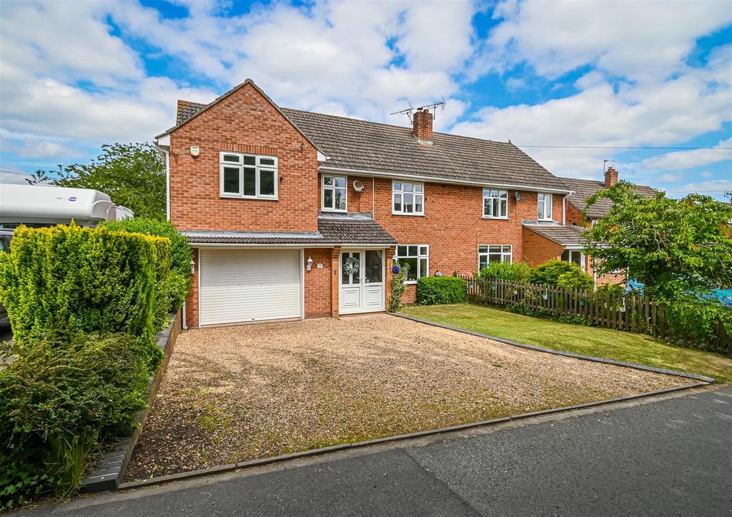 121 The Hobbins, Bridgnorth 5 bed semi-detached house - £375,000