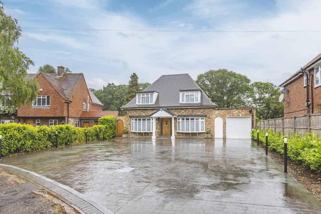 Wood Lane Close, Iver SL0 5 bed detached house for sale - £1,700,000