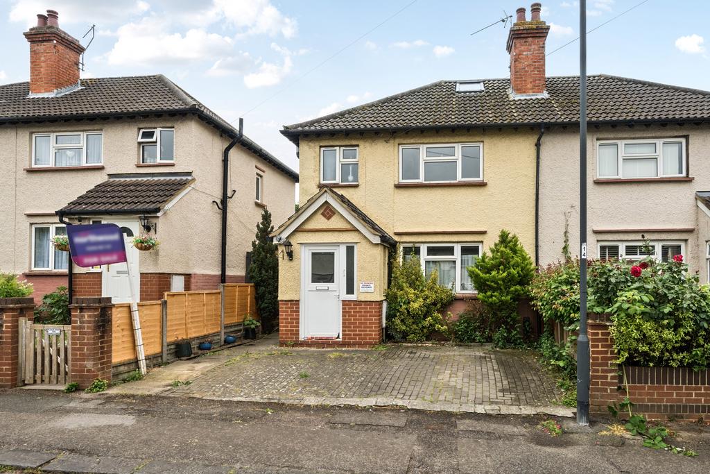 Boyn Valley Road, Maidenhead, SL6 3 bed semi-detached house - £400,000