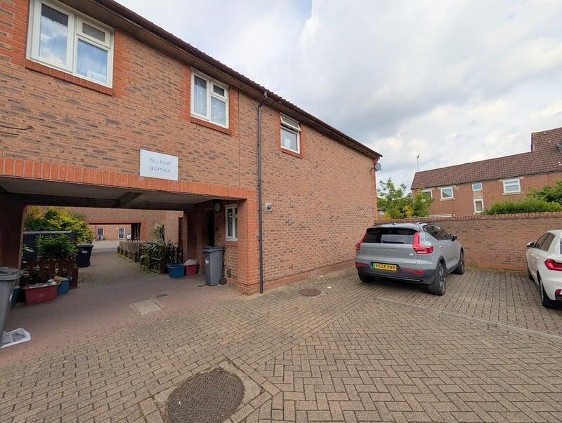 Cramond Court, Feltham, TW14 2 bed end of terrace house - £234,000