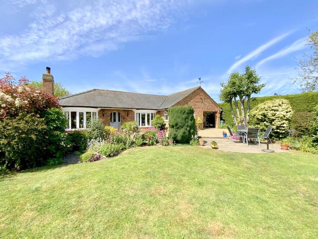 Wragholme Road, Grainthorpe, Louth 2 bed detached bungalow for sale - £ ...