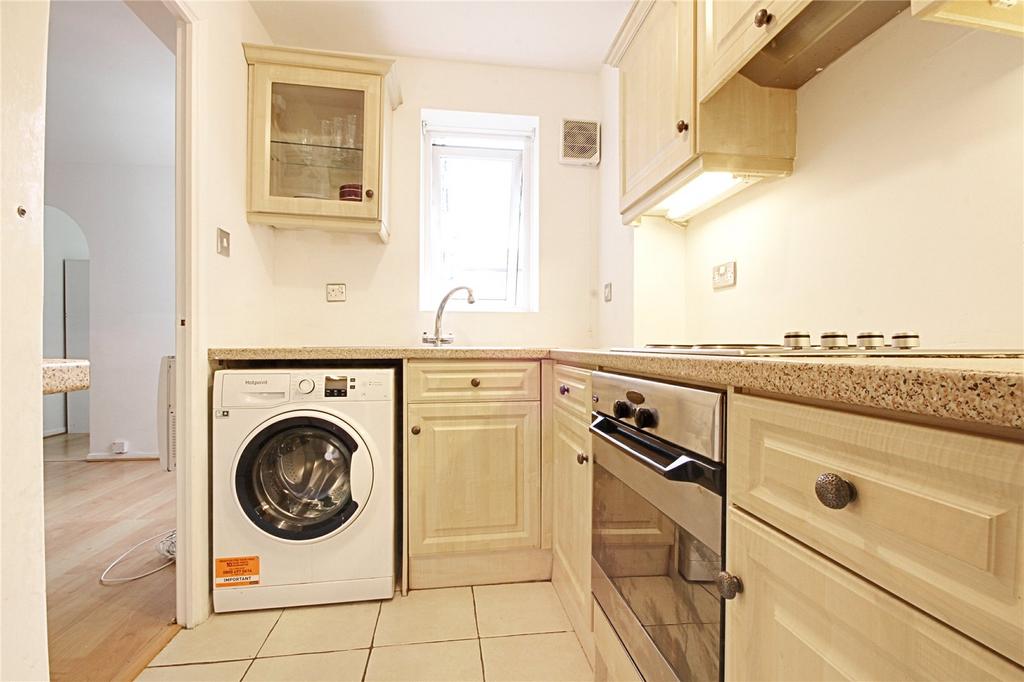 Linwood Crescent, Enfield, EN1 1 bed flat - £1,300 pcm (£300 pw)