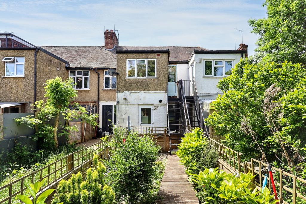 116A Braemar Avenue, London NW10 0DP 2 bed flat - £200,000