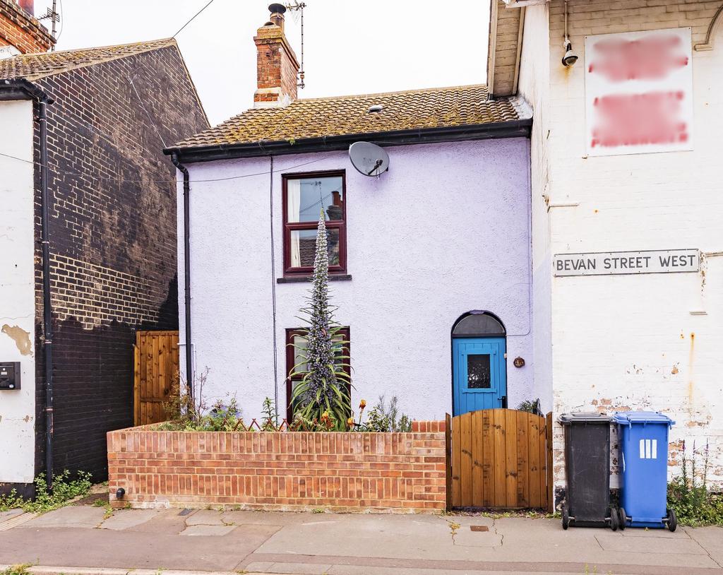 Bevan Street West, Lowestoft 3 bed semi-detached house - £140,000