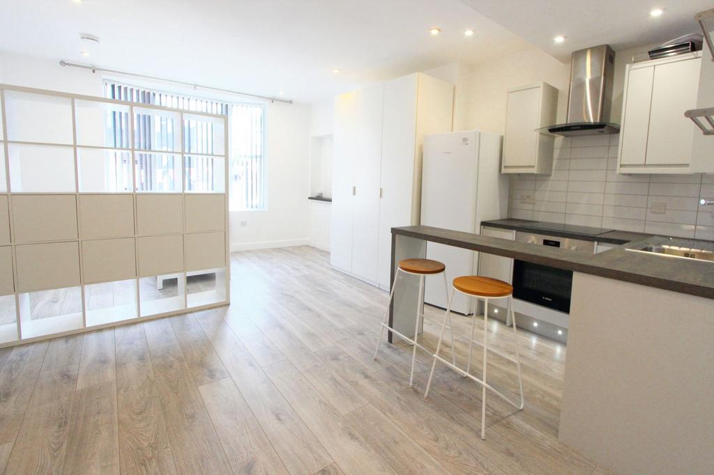 Week Street, Maidstone ME14 Studio to rent - £895 pcm (£207 pw)