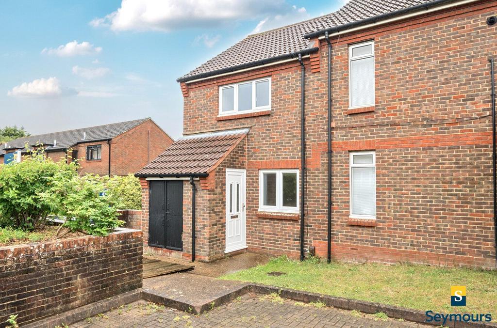 Tamarind Close, Surrey GU2 2 bed semi-detached house for sale - £350,000