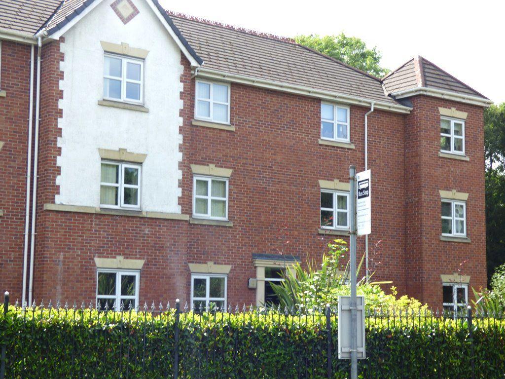 Royal Thorn Road, Wythenshawe. M22 8NH 2 bed apartment - £975 pcm (£225 pw)