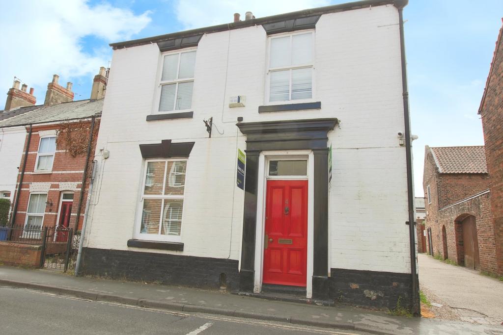 George Street, Hedon, Hull, HU12 8JH 4 bed semi-detached house - £240,000