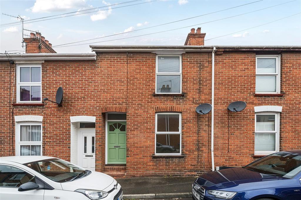 Nursery Road, Salisbury SP2 2 bed terraced house - £1,150 pcm (£265 pw)