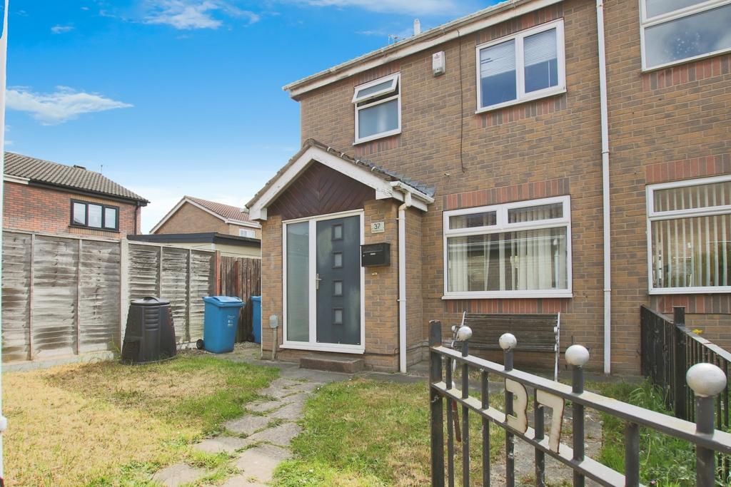 Broadley Close, Hull, HU9 1EL 3 bed semi-detached house - £130,000