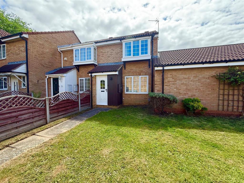 Coltsfoot Green, Luton 2 bed end of terrace house - £1,400 pcm (£323 pw)