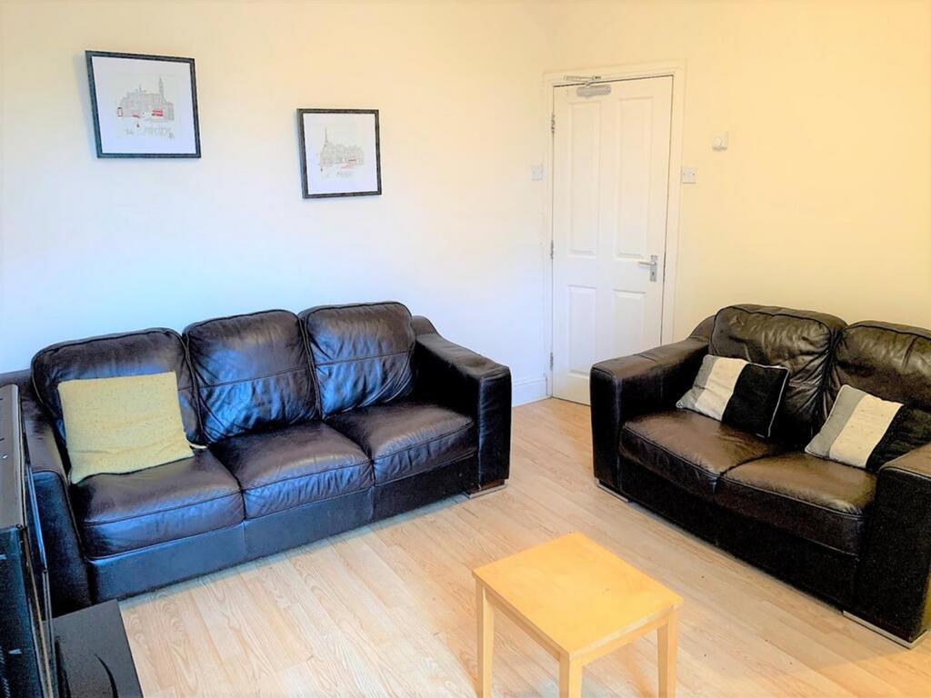 Brailsford Road, Manchester M14 6 bed house - £3,519 pcm (£812 pw)
