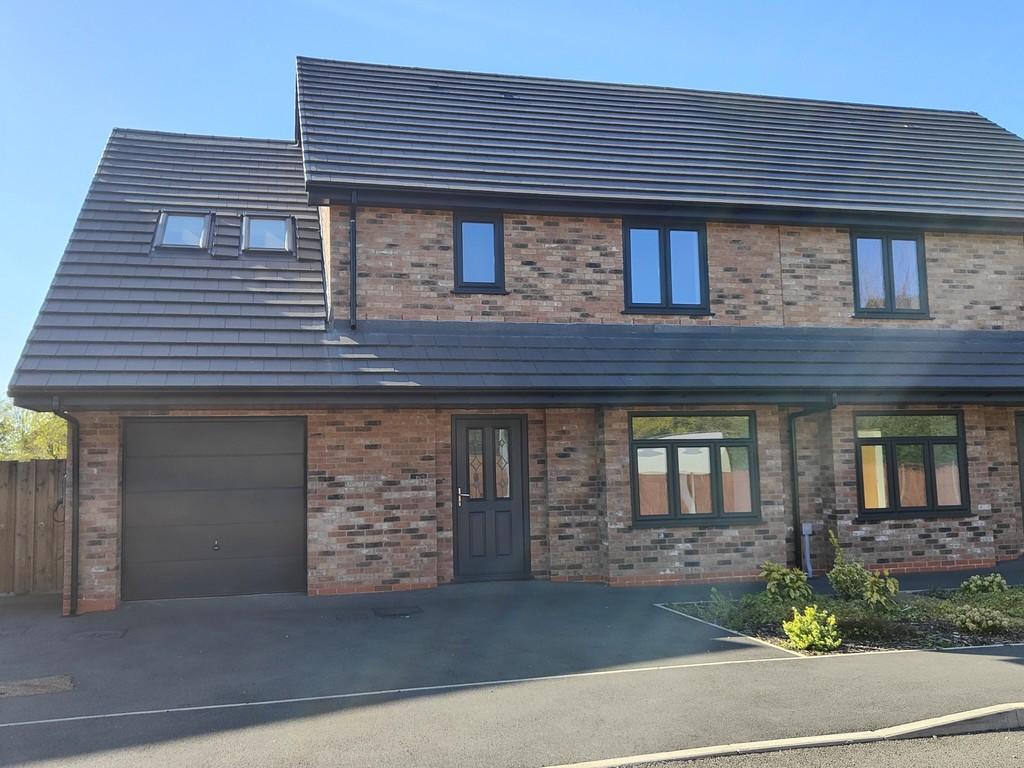 Whitegate Mews, Preston PR4 4 bed semi-detached house to rent - £1,650 ...