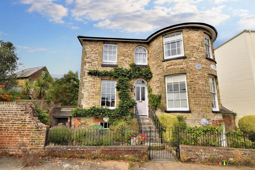 John Street, Ryde, PO33 2PZ 3 bed detached house - £475,000