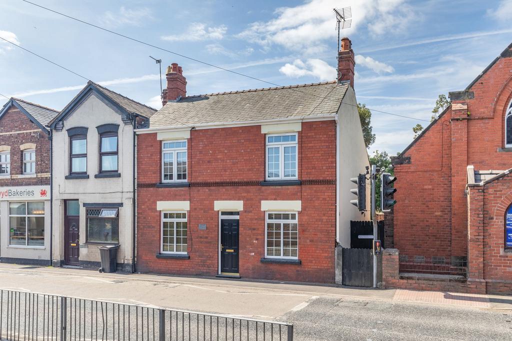 The Highway, Hawarden, CH5 3 bed terraced house - £190,000