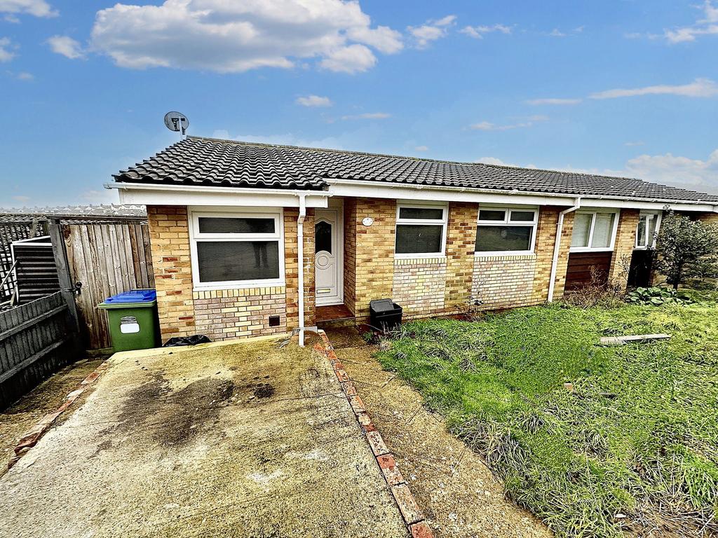 Metcalf Avenue, Newhaven, BN9 9XP 3 bed semi-detached house - £1,500 ...