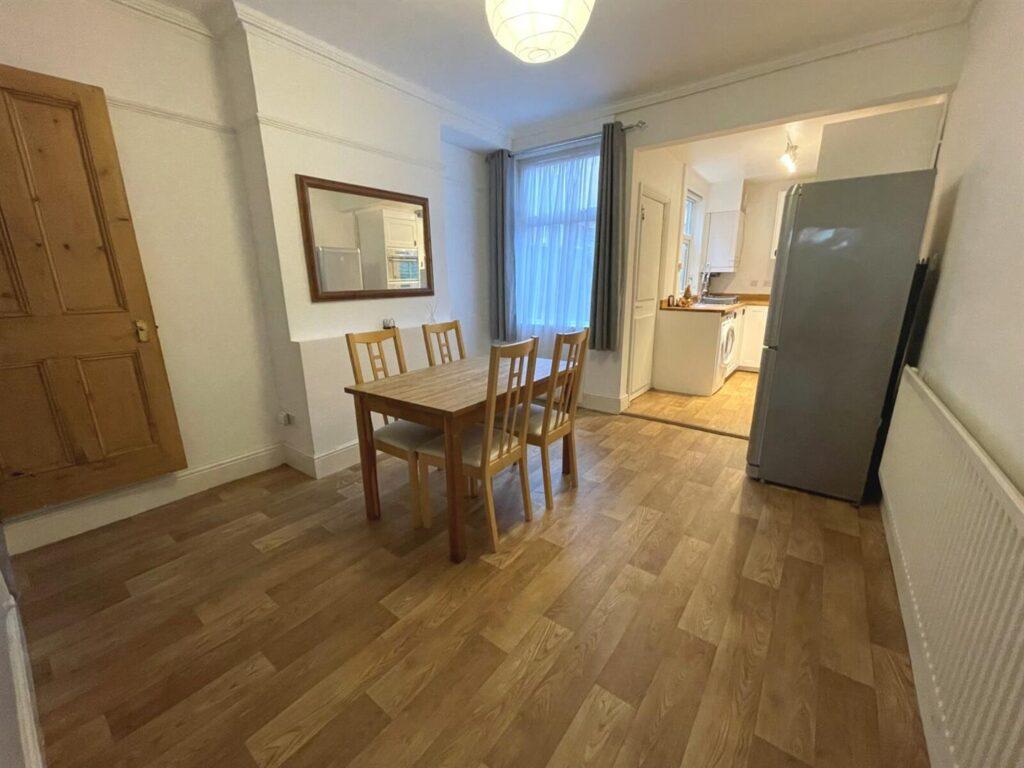 Wilberforce Road, Leicester LE3 2 bed terraced house - £1,000 pcm (£231 pw)