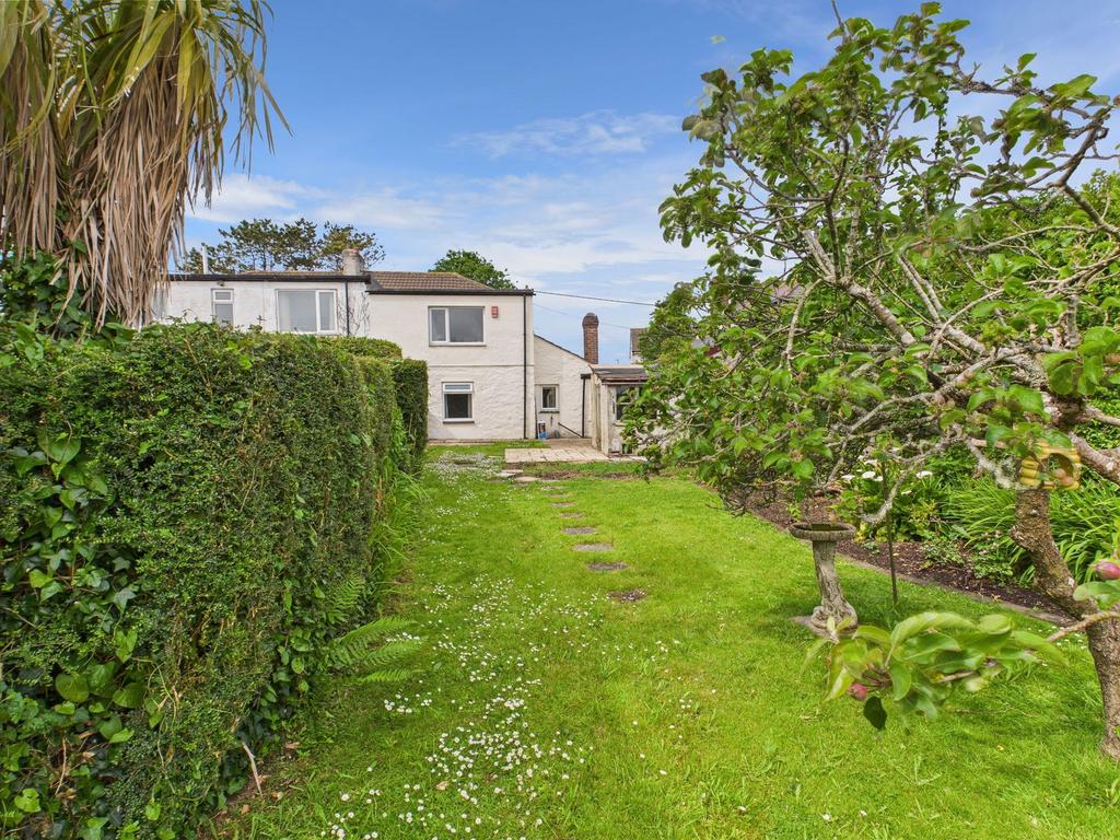 Higher Broad Lane, Redruth TR15 3 bed semi-detached house - £230,000