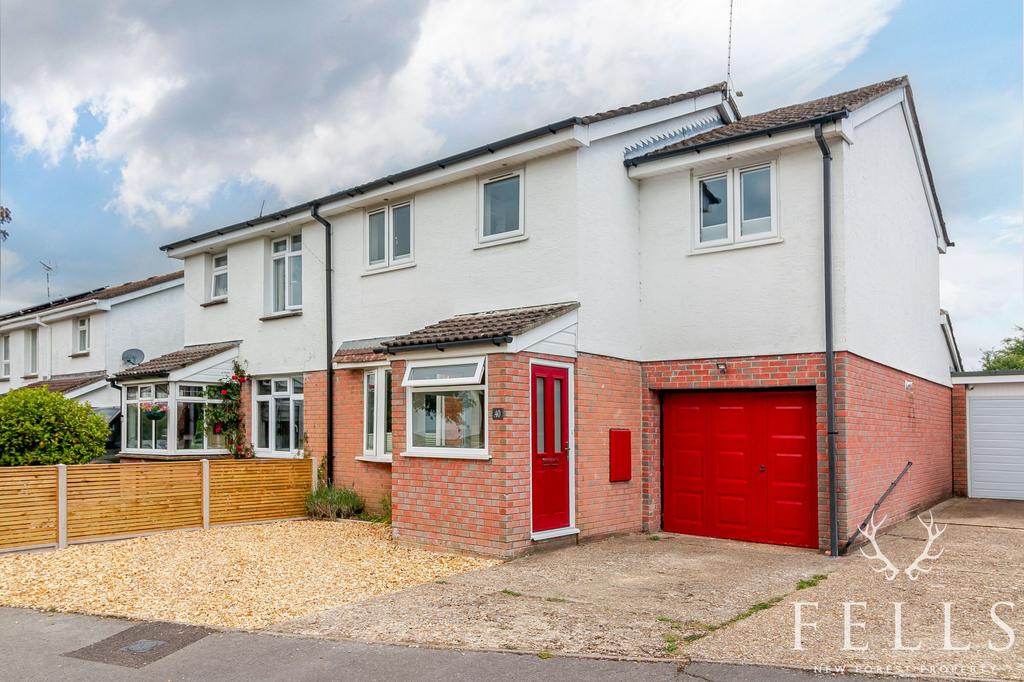 The Mount, Ringwood BH24 4 bed semi-detached house - £400,000
