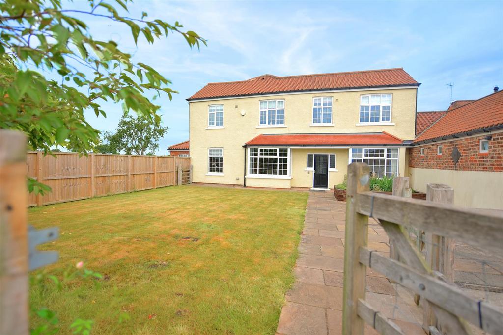 Holtby Lane, Holtby, York 3 bed property to rent - £2,595 pcm (£599 pw)