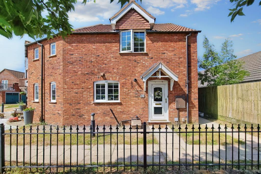 Cornflower Close, Spalding 2 bed end of terrace house - £142,500