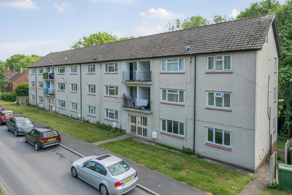 Lincombe Drive, Leeds LS8 2 bed flat for sale - £110,000