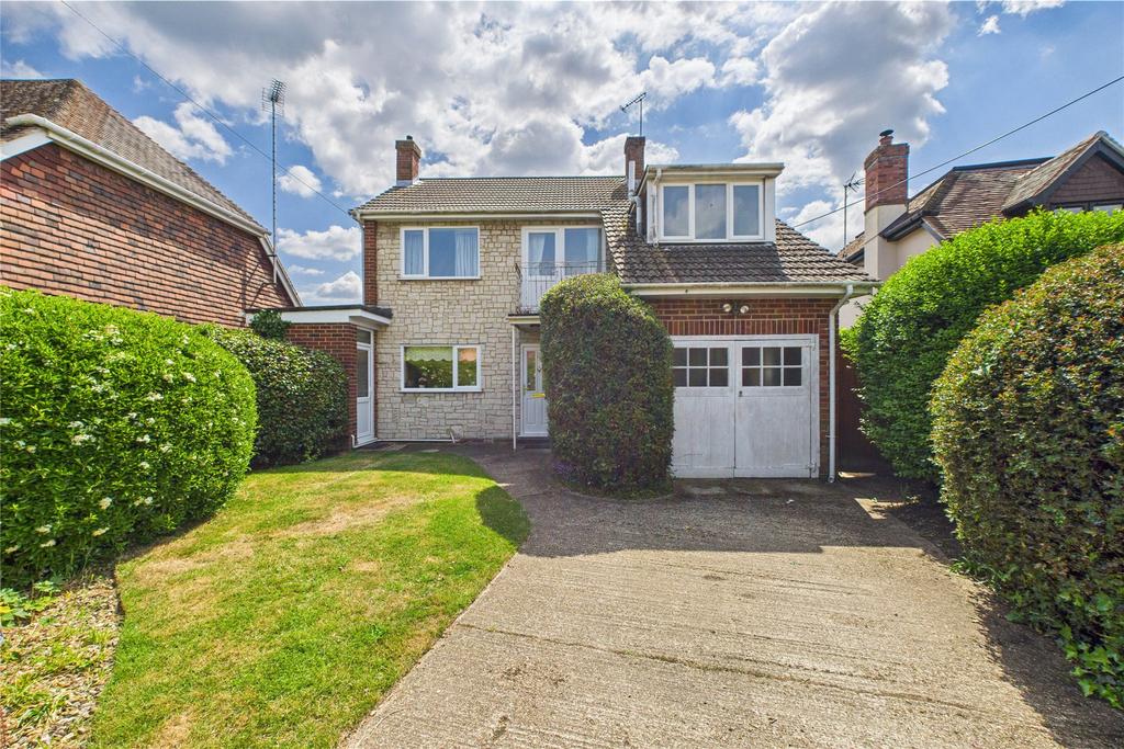 Brookside, Sandhurst, Berkshire, GU47 3 bed detached house - £550,000