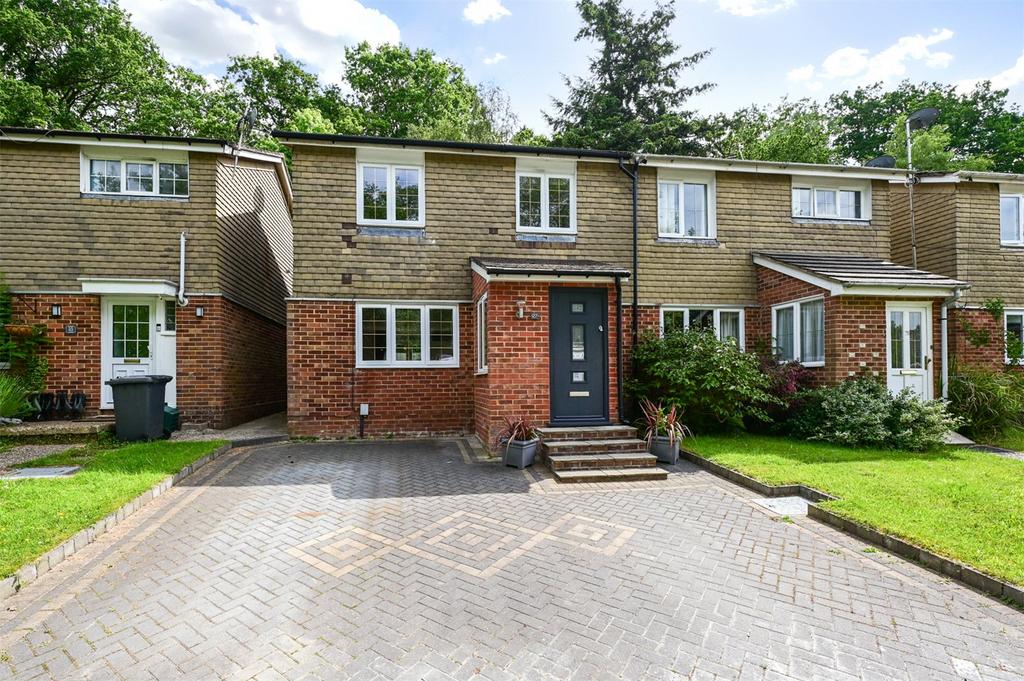 Lea Springs, Hampshire GU51 4 bed semi-detached house for sale - £450,000