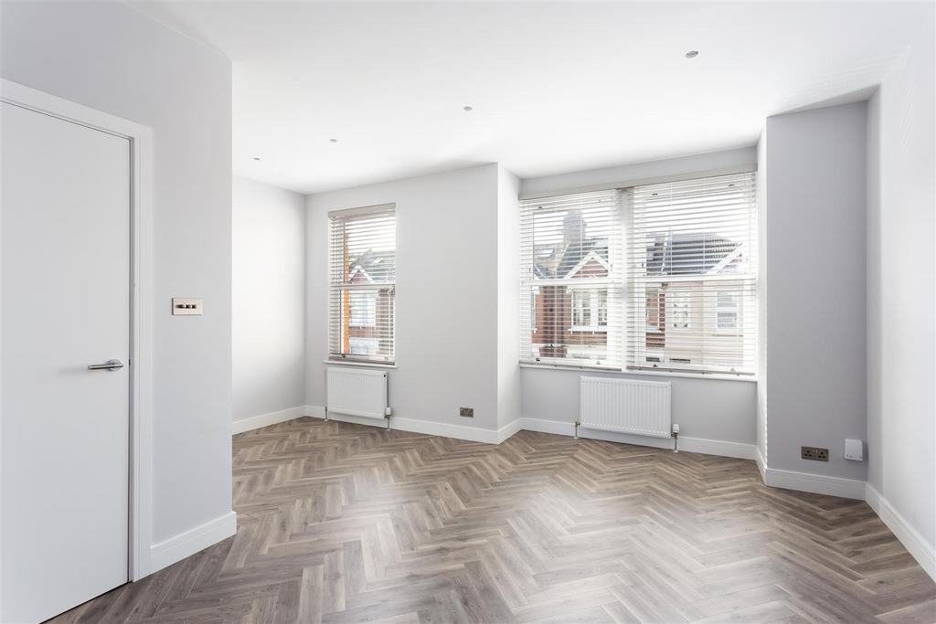 Bollo Lane, Chiswick, W4 2 bed flat - £2,750 pcm (£635 pw)