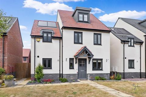 Christian Lewis Property - Evesham | OnTheMarket