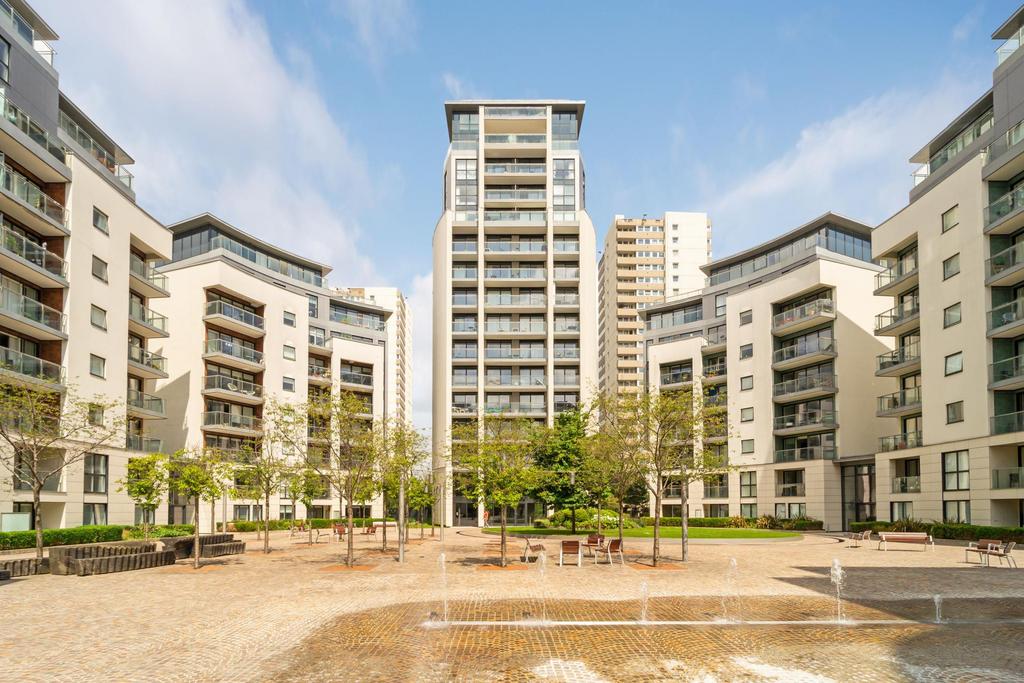 Hyperion Tower, Pump House Crescent... 3 bed apartment - £825,000
