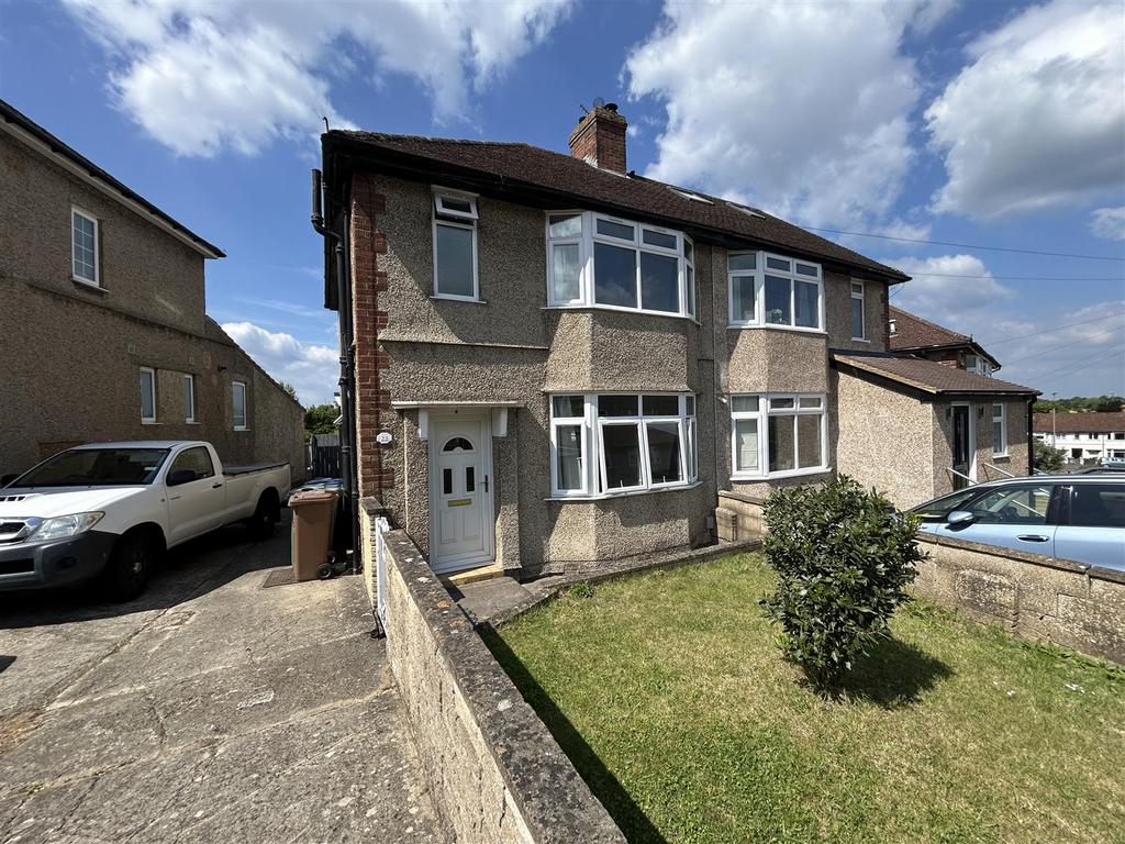 Crotch Crescent, Marston 3 bed house - £1,900 pcm (£438 pw)