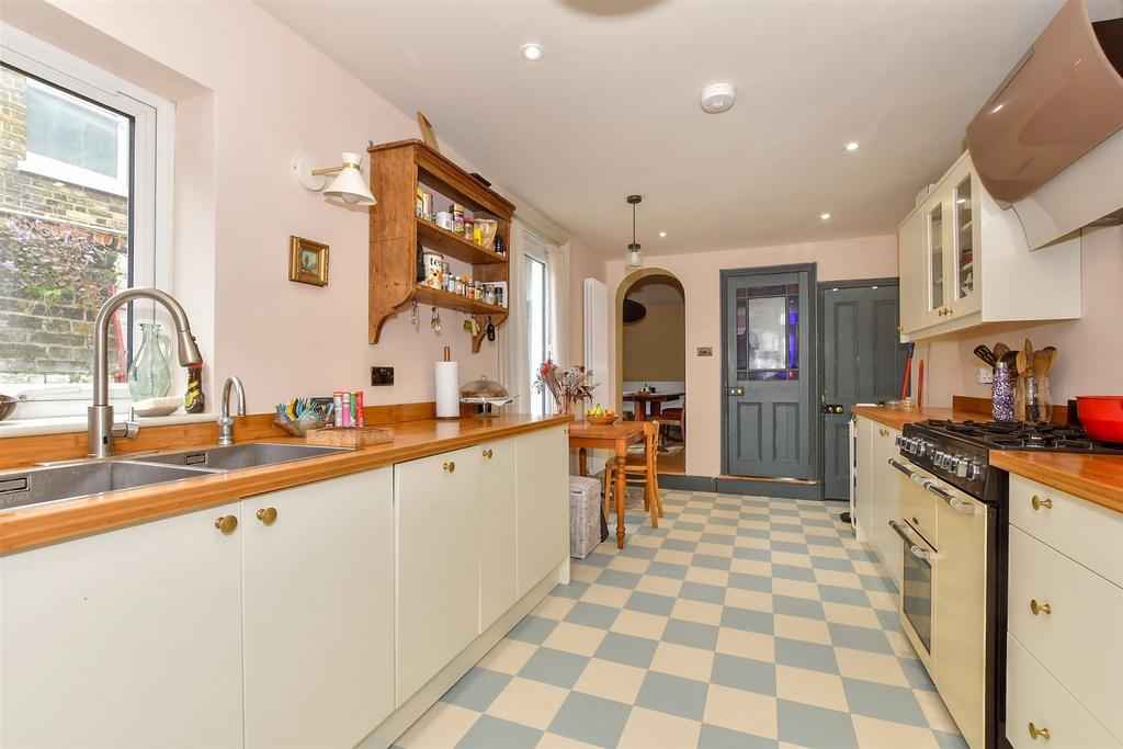 South Eastern Road, Ramsgate CT11 4 bed semi-detached house for sale ...