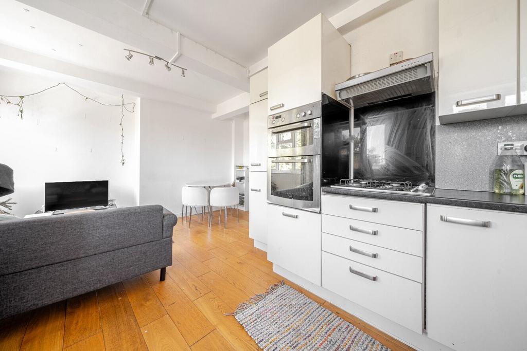Longfield Estate, London, SE1 3 bed flat to rent - £2,800 pcm (£646 pw)