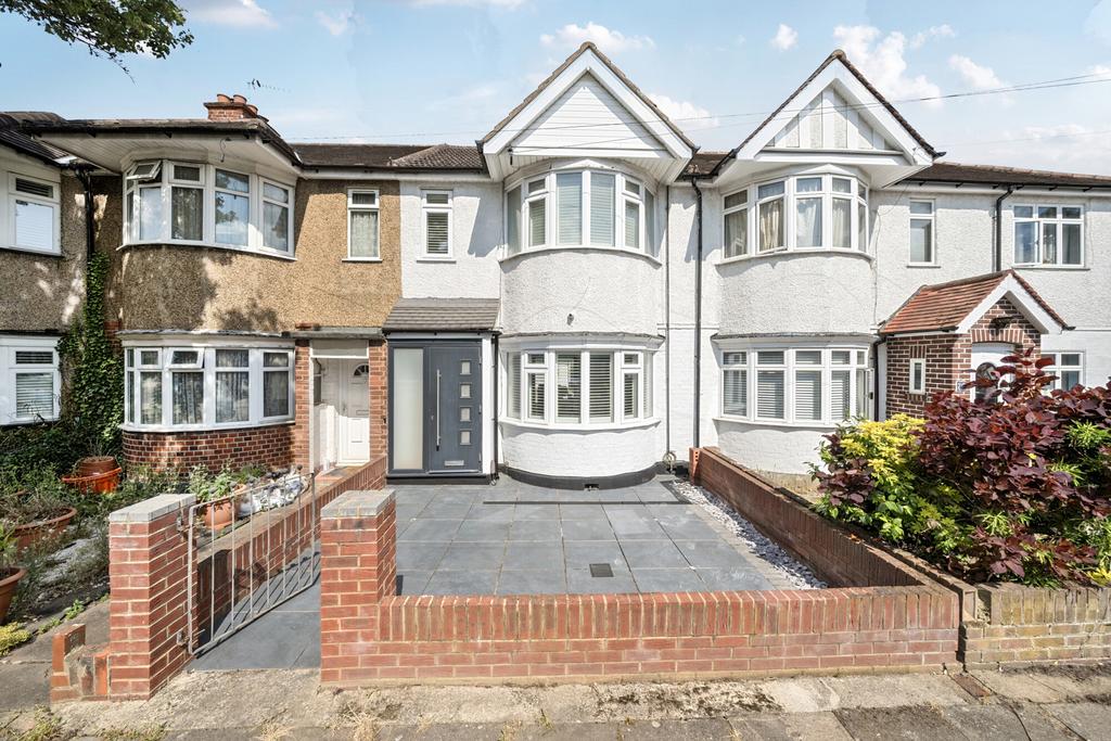 Bempton Drive, Ruislip Manor, Middlesex 2 bed terraced house - £590,000