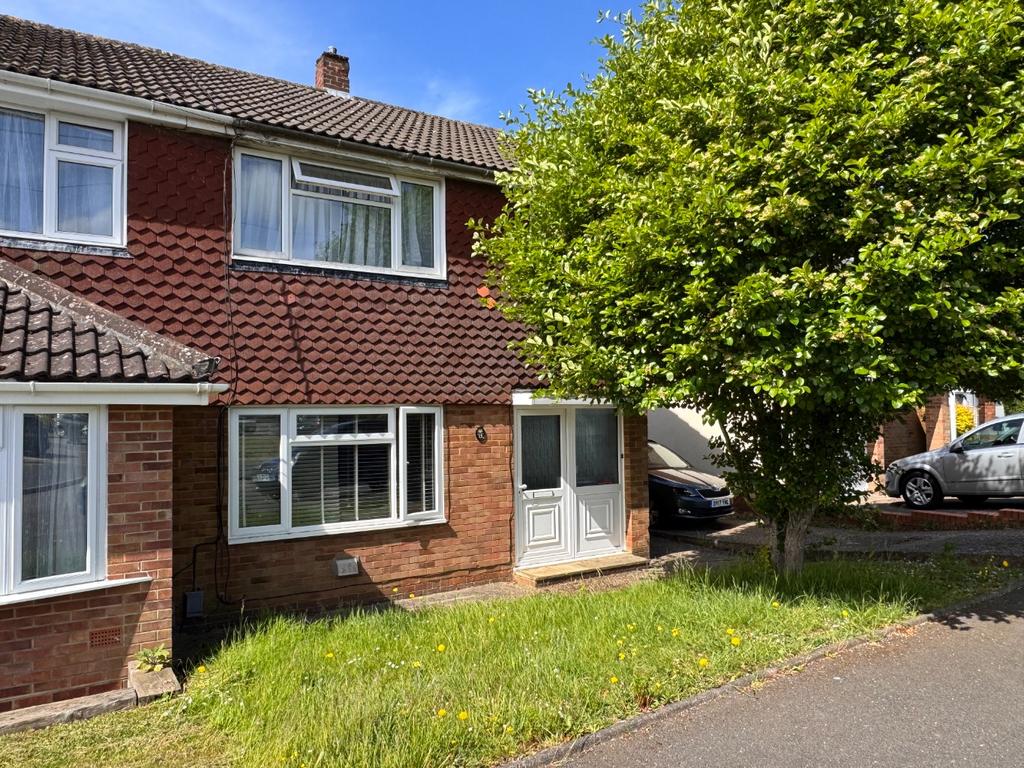 Lancing Road, Luton 3 bed semi-detached house - £1,500 pcm (£346 pw)