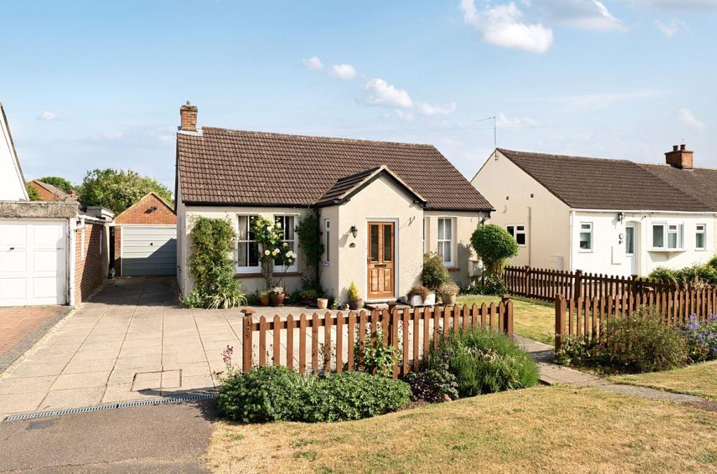 Stagsden Road, Bromham, Bedford 2 bed detached bungalow for sale - £400,000