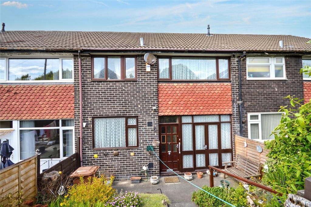 Heathcroft Lawn, Leeds, West Yorkshire 3 bed townhouse - £160,000