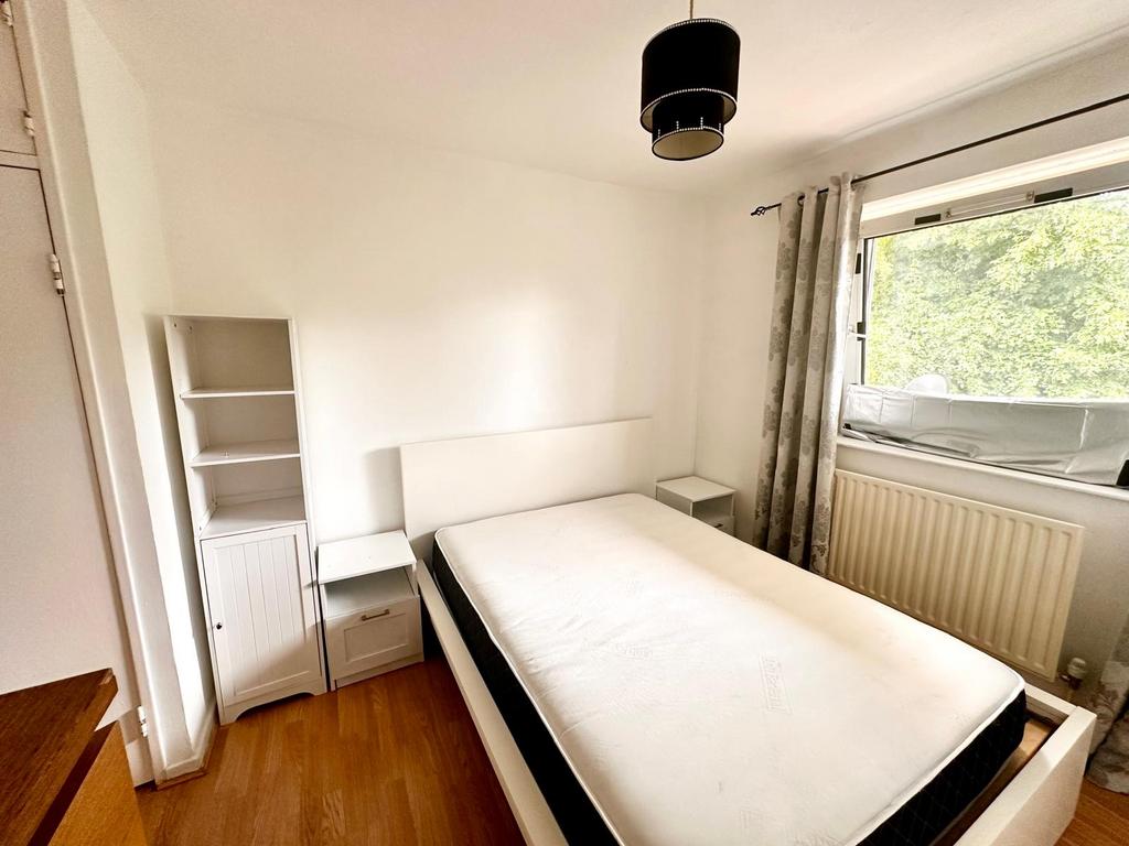 Grove Street, London SE8 2 bed flat share to rent - £800 pcm (£185 pw)